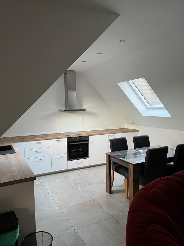 Helles Dachgeschoss-apartment Mit 2 Balkonen - Erkelenz