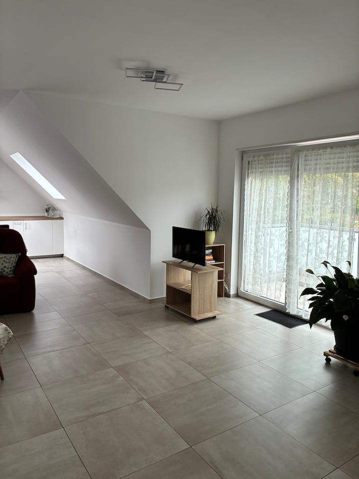 Wohlfühl-dachgeschoss Mit Zwei Sonnigen Balkonen - Erkelenz