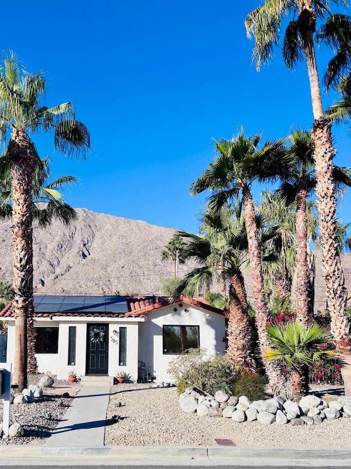 Charming Spanish Bungalow & Casita In Palm Springs - Palm Springs, CA