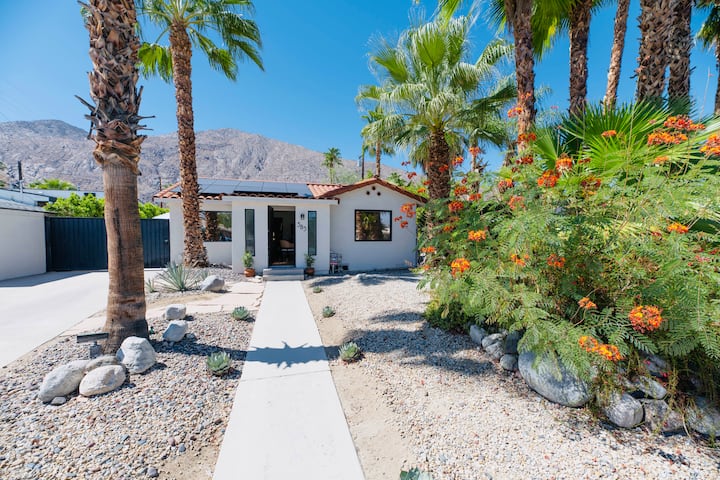 Charming Spanish Bungalow & Casita In Palm Springs - Palm Springs, CA