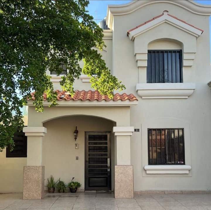 Hermosa Casa Espaciosa 4 Recamaras Familia O Grupo - Hermosillo