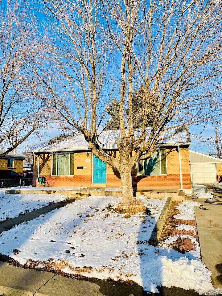 Cozy 2br Retreat | Modern Stay - Denver