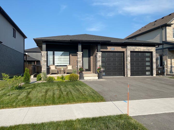 Be Our Guest By Niagara Falls - Niagara Falls