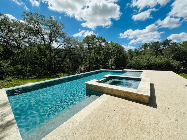 Romantic Chateau Near The Guadalupe River - New Braunfels, TX