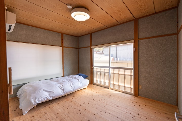 好立地 小国町の中心街に佇む宿『ゲストハウス上町』201号室(セミダブル1台・洋室・2階) - 日田市