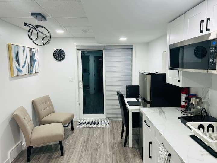 Lakeview Walkout Suite-private Entrance - Winnipeg