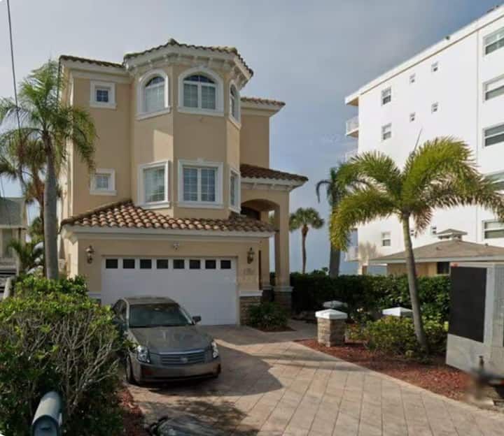 Sunset Studio - Madeira Beach, FL