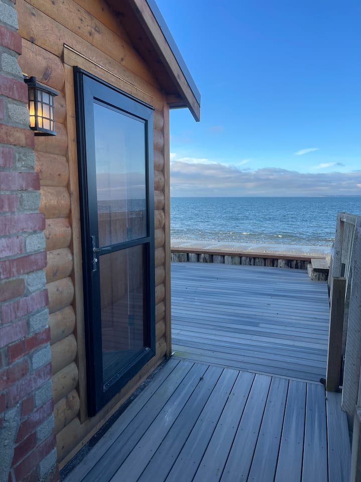 Romantic Ocean Front Cabin For 2 - Whidbey Island, WA