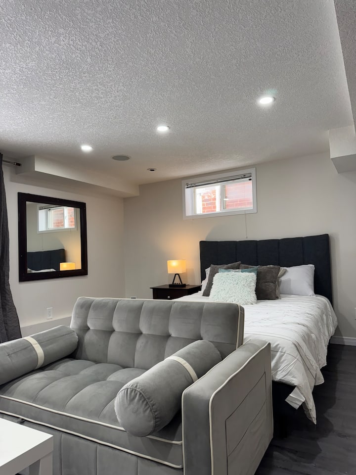 Spacious Private Studio Near Sunrise And Boardwalk - Kitchener, ON, Canada