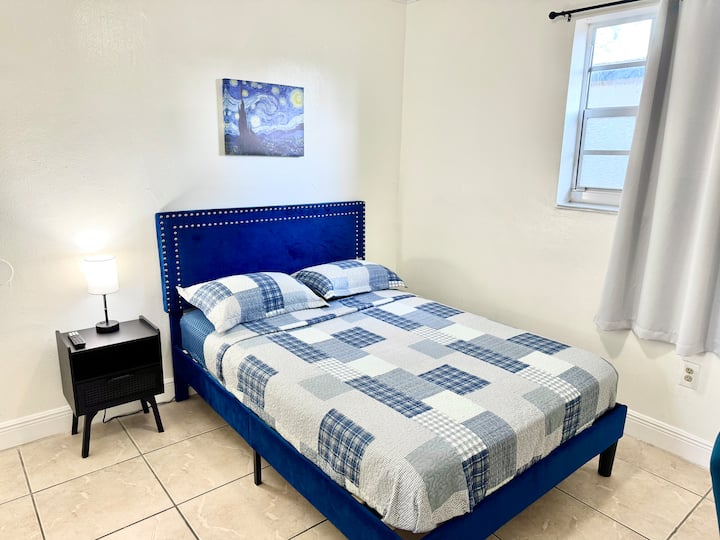 Room With Private Bathroom - Miramar, FL