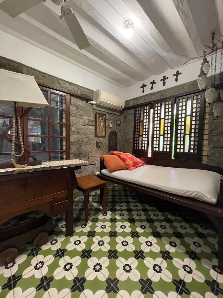 Rustic Room For Two - Guiguinto
