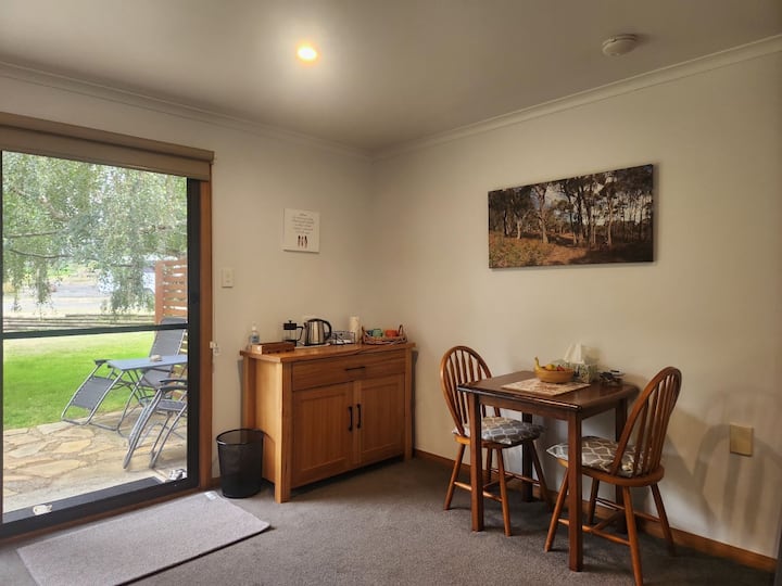 Rebs Deluxe Queen Room - Cambridge