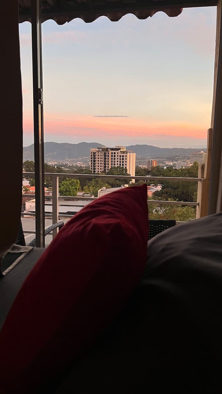 Beautiful Stay: 3 Bed+ Ac+view - San Salvador
