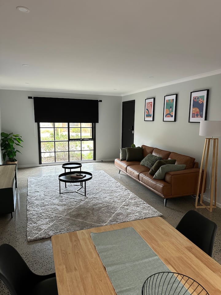 Modern Stylish Apartment-sleeps 5 Guests - Inverloch