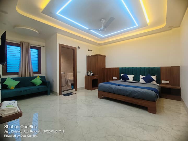 A House With Private A/c Rooms - Agra