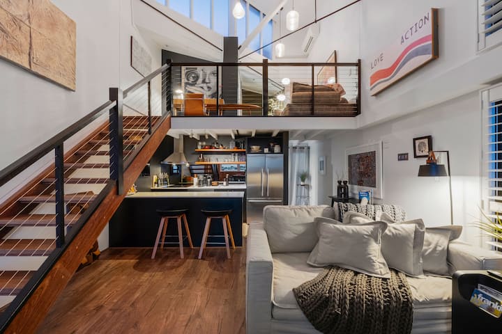 Luxury Water Views ~ 2bed/2bath/1car/pool - Brisbane