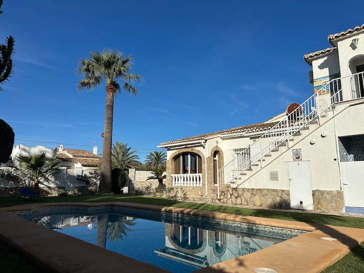 Chalet Con Piscina Privada. - Dénia