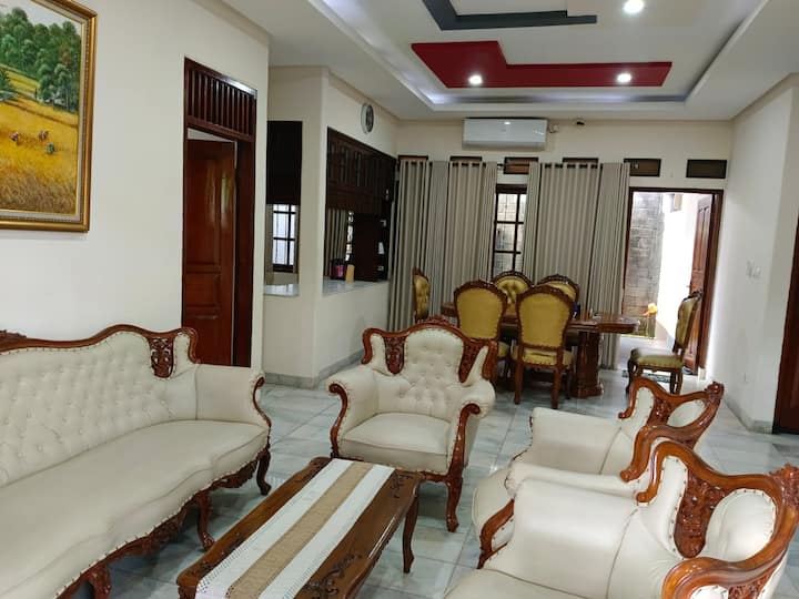 Siloyo Homestay- Hommy Place To Stay! - Jakarta