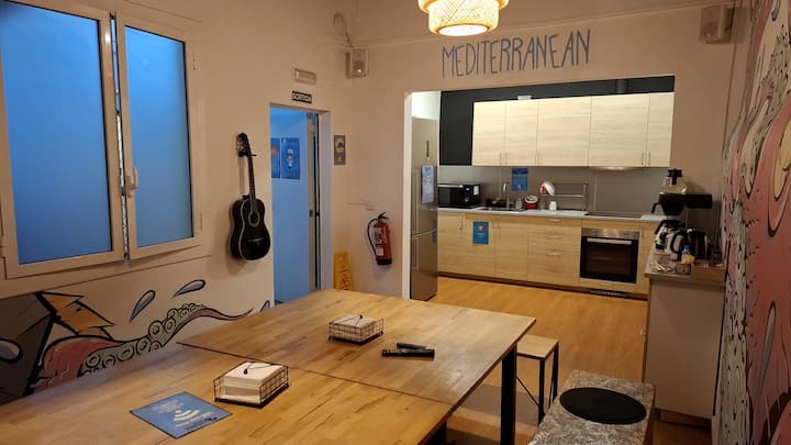 Female Room 8 Pax -Exterior- Hostal Mediterranean - Barcelona