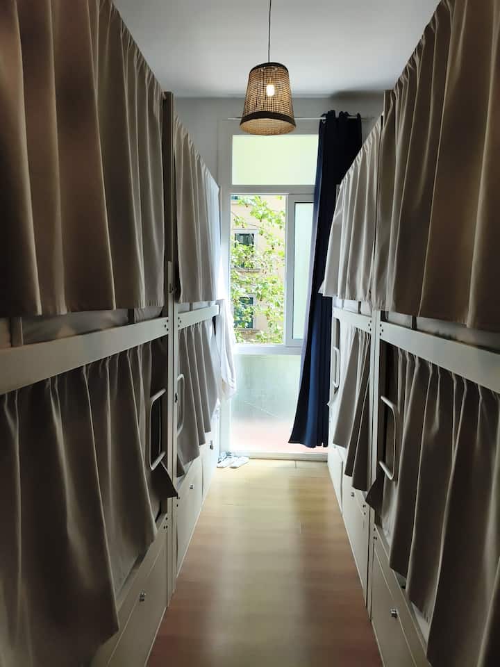 Hab Mixta 10 Pax -Exterior- Hostal Mediterranean - Barcelona