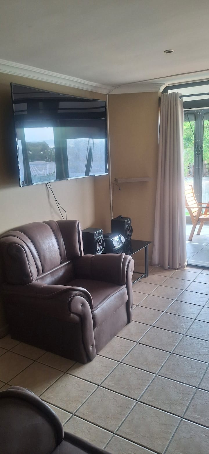 J Bay Living
Anri Flats - Jeffreys Bay