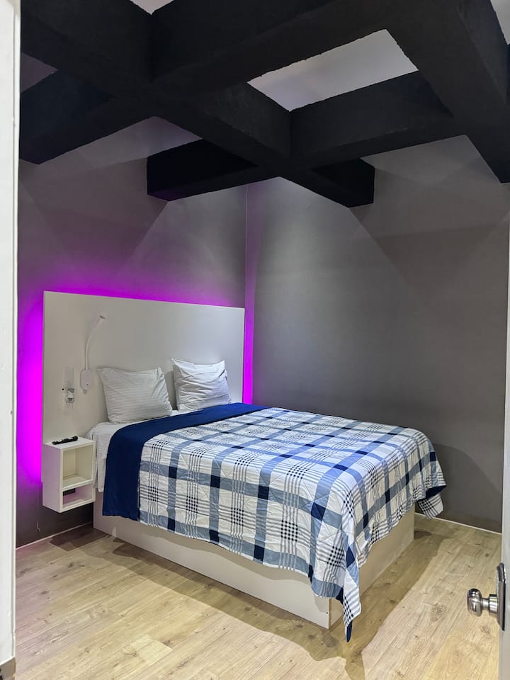 Welcome To Our Studio In Rockford Bath/kit. Incl. - Rockford, IL