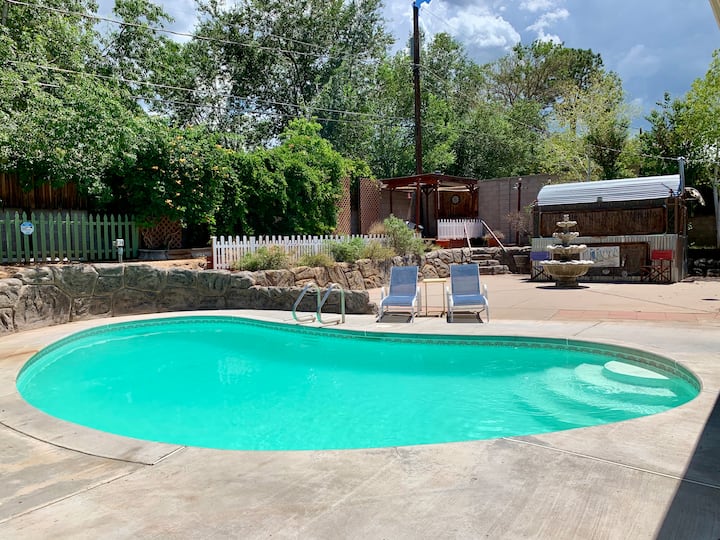 Poolside! Cheerful Boho Suite - Seasonal Pool! - Albuquerque, NM
