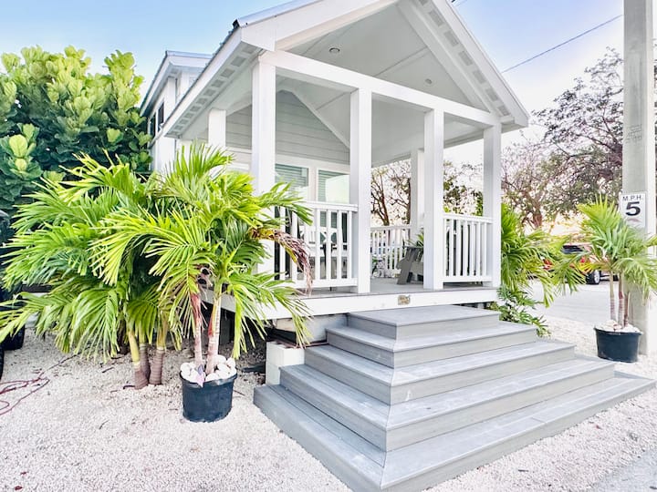 The Driftwood Den
Your Keys Tropical Oasis - Key Largo, FL