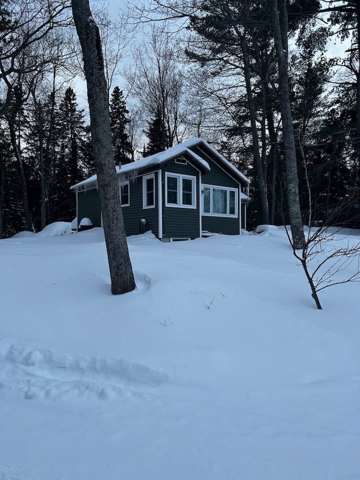 Lake Superior Getaway — Beaches, Bonfires & Trails - Peninsula, MI