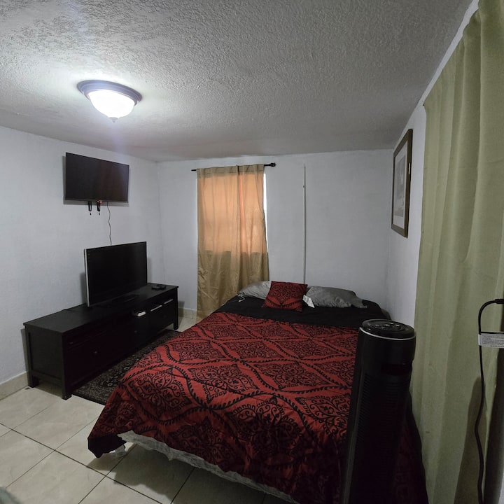 Stadium Guesthouse - 마이애미가든스