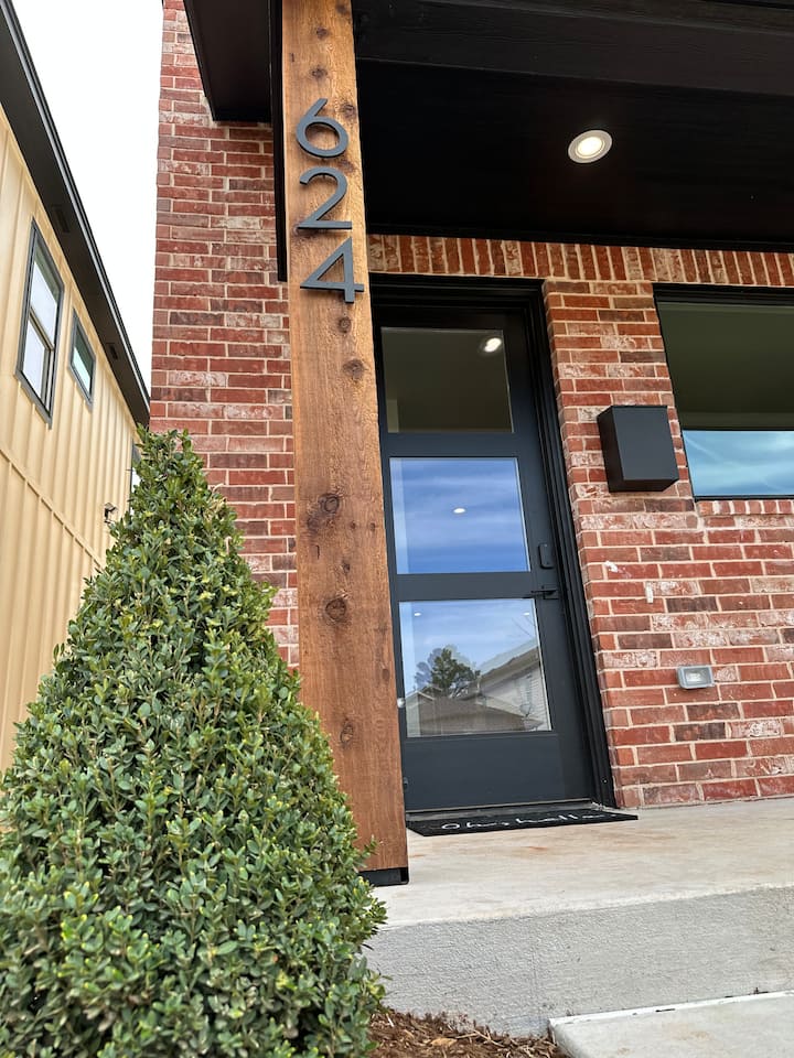 Cosmo 624 Downtown Edmond - Edmond, OK