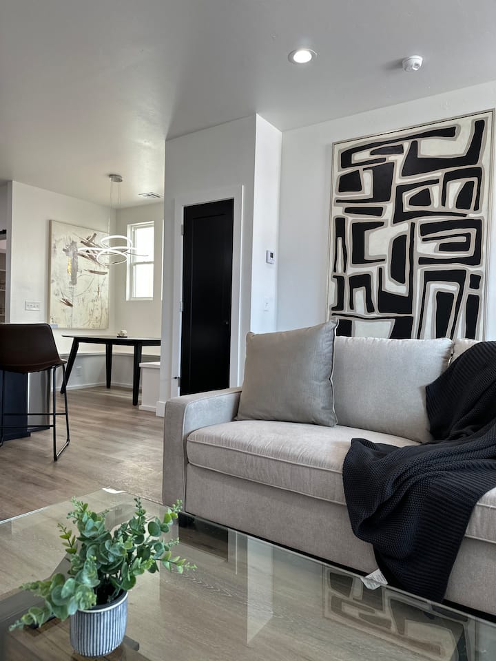 Cosmo 636 Downtown Edmond - Edmond, OK