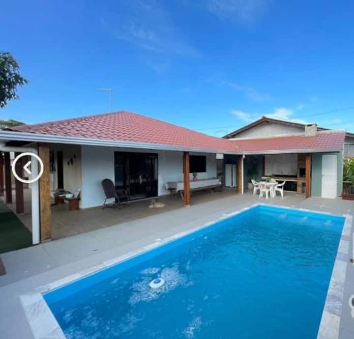 Casa Com Piscina Próximo à Praia - Itapoá