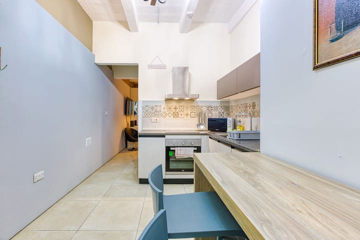 60 - Seaside Escape - La Valette