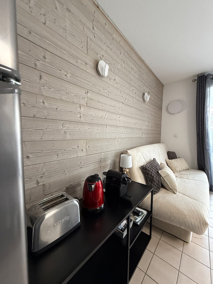 Appartement, Face Aux Thermes Avec Piscine - La Rochette
