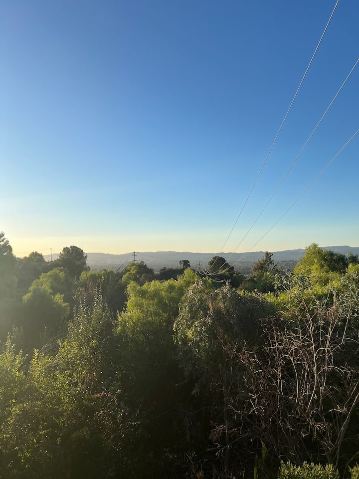 Charming Mountainside Getaway - Hidden Hills, CA