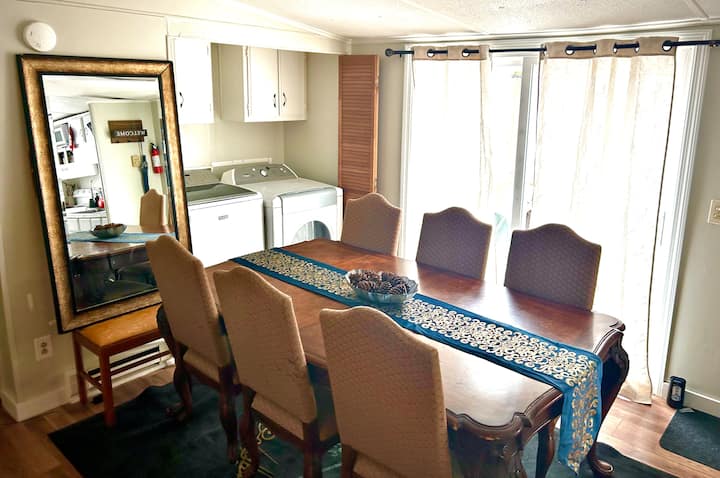 Cozy 3 Queen Home-full Kitchen, Laundry, Parking - Troy, NY