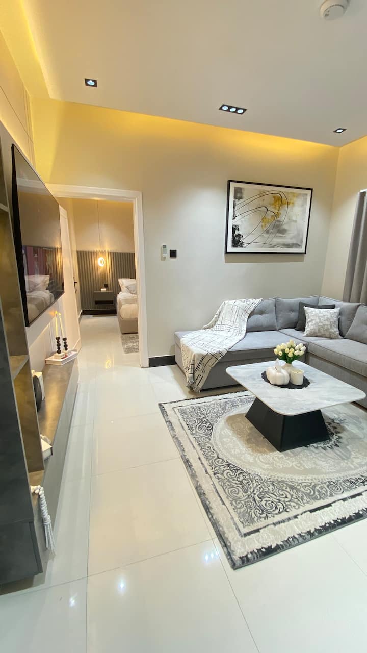 Luxury 1br & Living Room Apartment W/ 65” 4k Tv - Riyadh