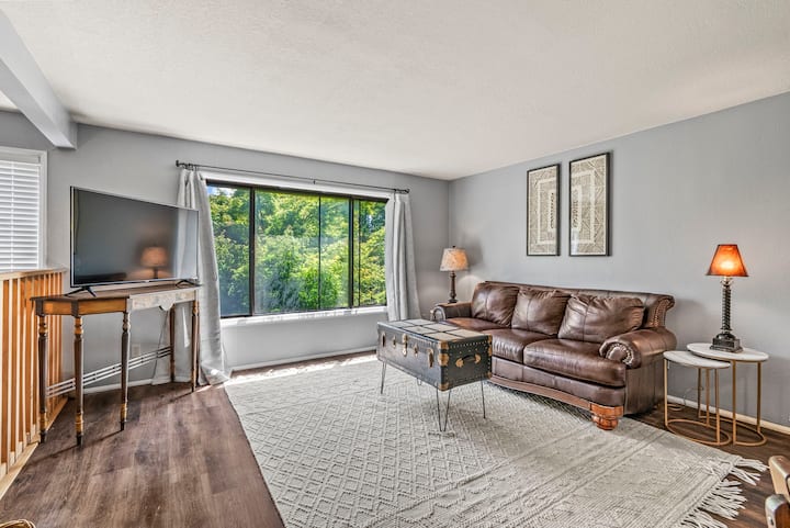 Quiet Dead End Condo - Near Tinyhometap House - Kelso, WA