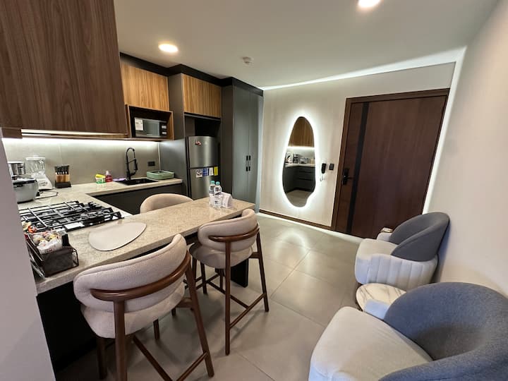 Moderna Suite Cerca Al Sheraton/mall Del Río/turi - Cuenca