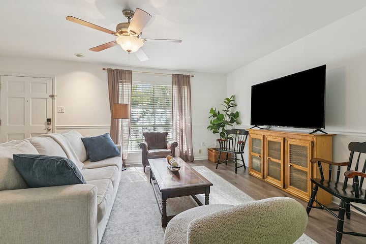 3br/2ba, Near Lsu Sleeps 8 Short Drive To Downtown - Baton Rouge, LA