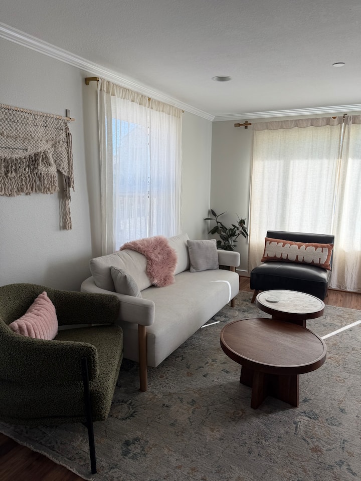 Minimalist Farm House Near Old Town - Camarillo, CA