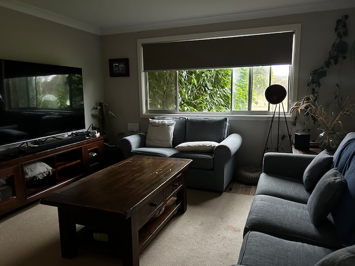 Spacious Welcoming Home On Acreage - Armidale