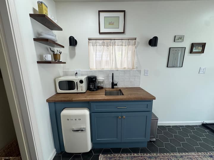 Modern Micro Studio Near German Village & Downtown - Columbus, OH