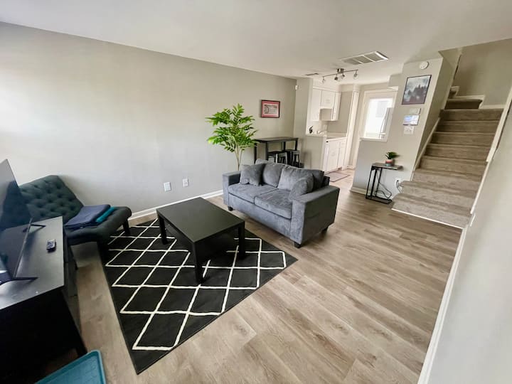 Private 1 Bedroom 4th Ward Townhouse With Parking - Grier Heights - Charlotte