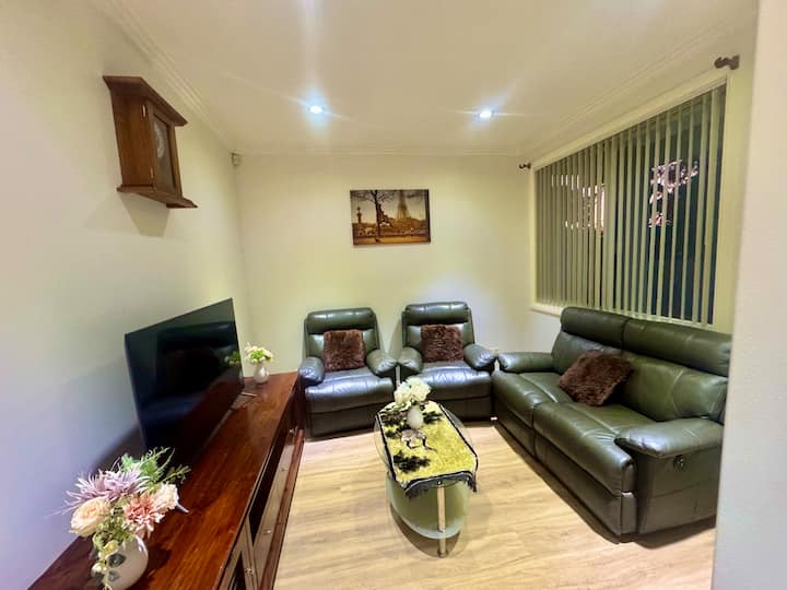 Sydney 8 Bedrooms Large Group - Parramatta
