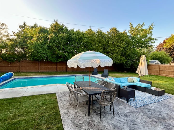 The Stay
Modern L Cozy L Oasis
3 Bd L 2 Ba L 4 Tv - Roseville, MI
