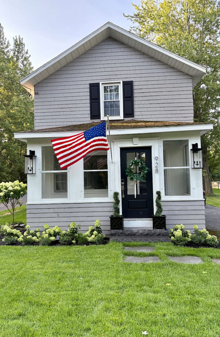 Skaneateles Retreat, 1875 Charm! - Skaneateles, NY