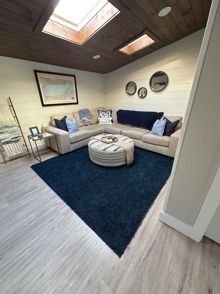 Remodeled Cozy Home Near Beach - Essex, CT