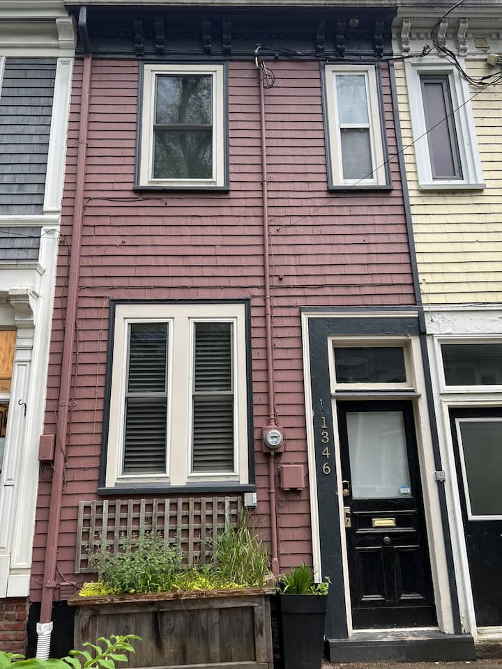 Cosy Row Home In Downtown Halifax - Halifax